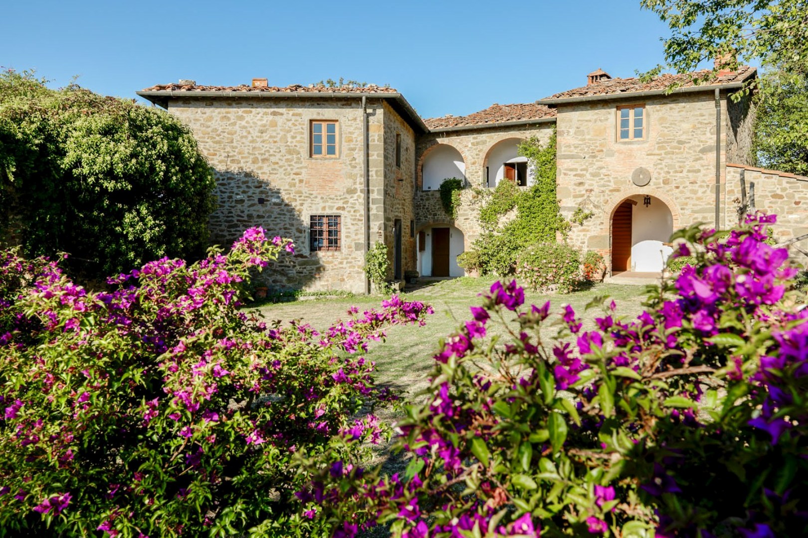 FARMHOUSES FOR SALE IN TUSCANY AND TUSCAN COUNTRY ESTATES